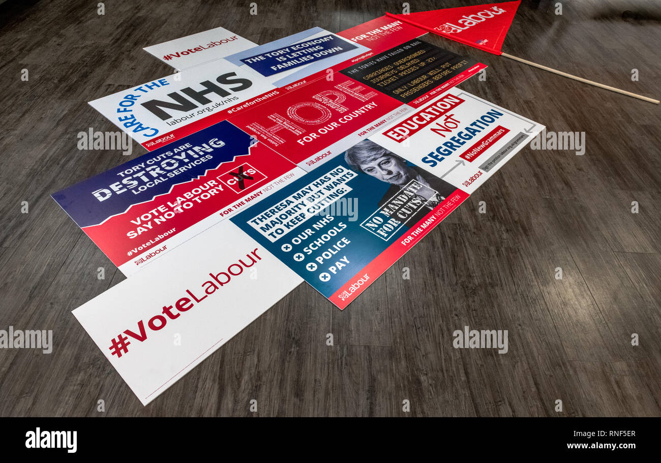 2019 uk party campaign posters hi-res stock photography and images - Alamy