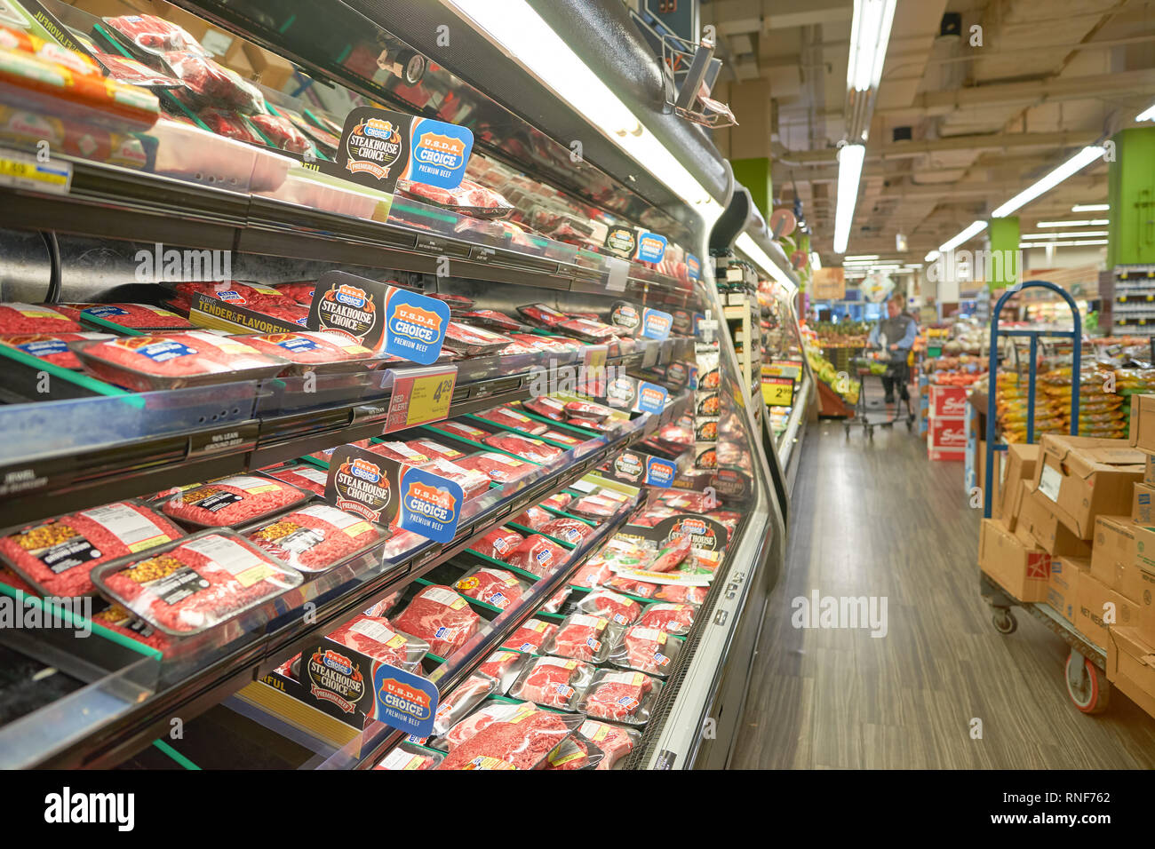 Urban grocery shopping chicago hi-res stock photography and images - Alamy