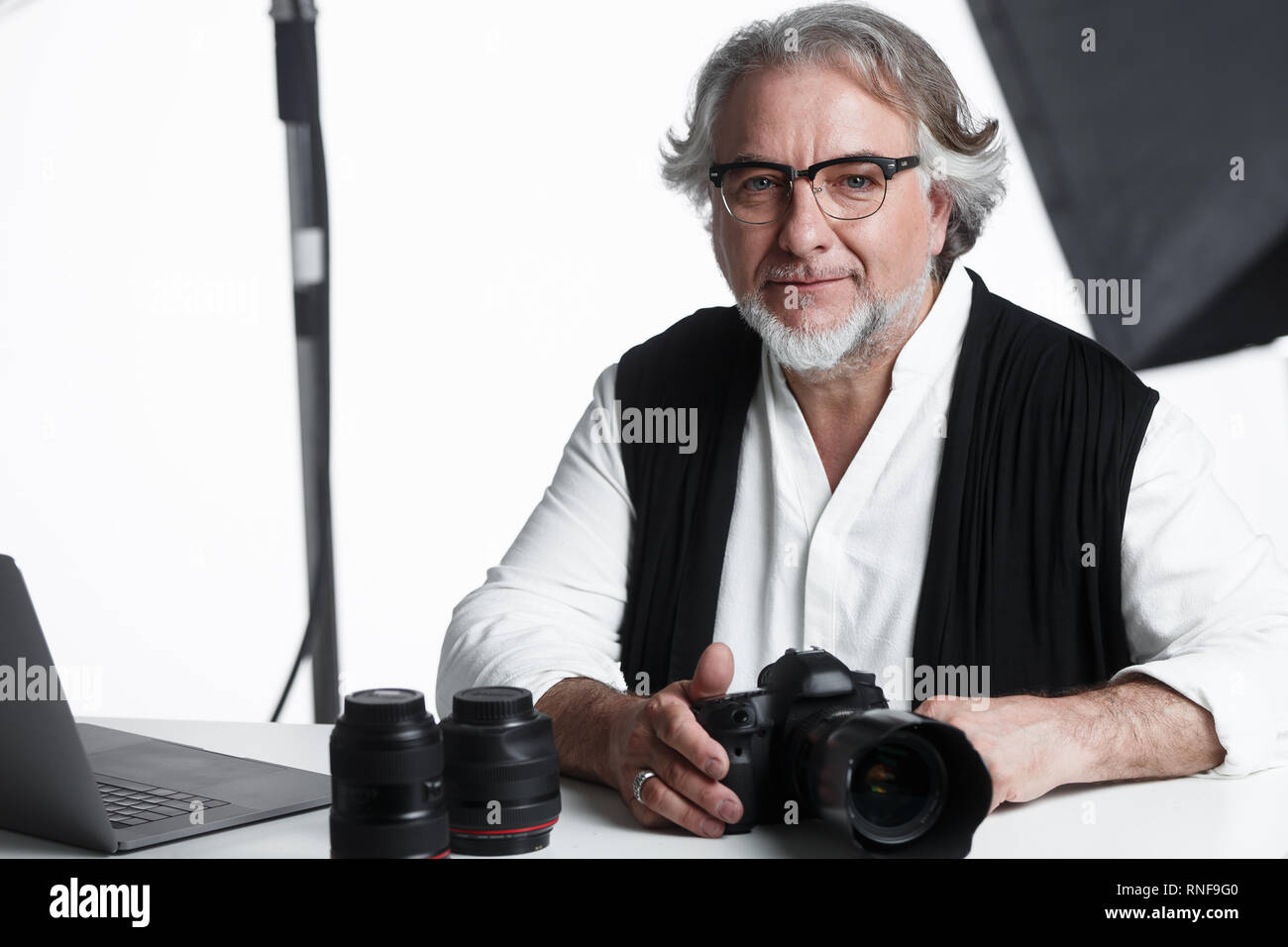 A professional photographer Stock Photo - Alamy