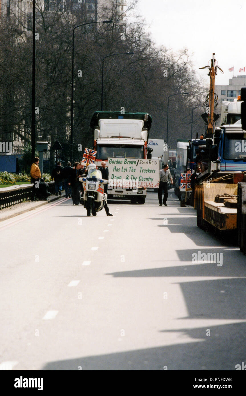 Lorry drivers fuel protest hi-res stock photography and images - Alamy