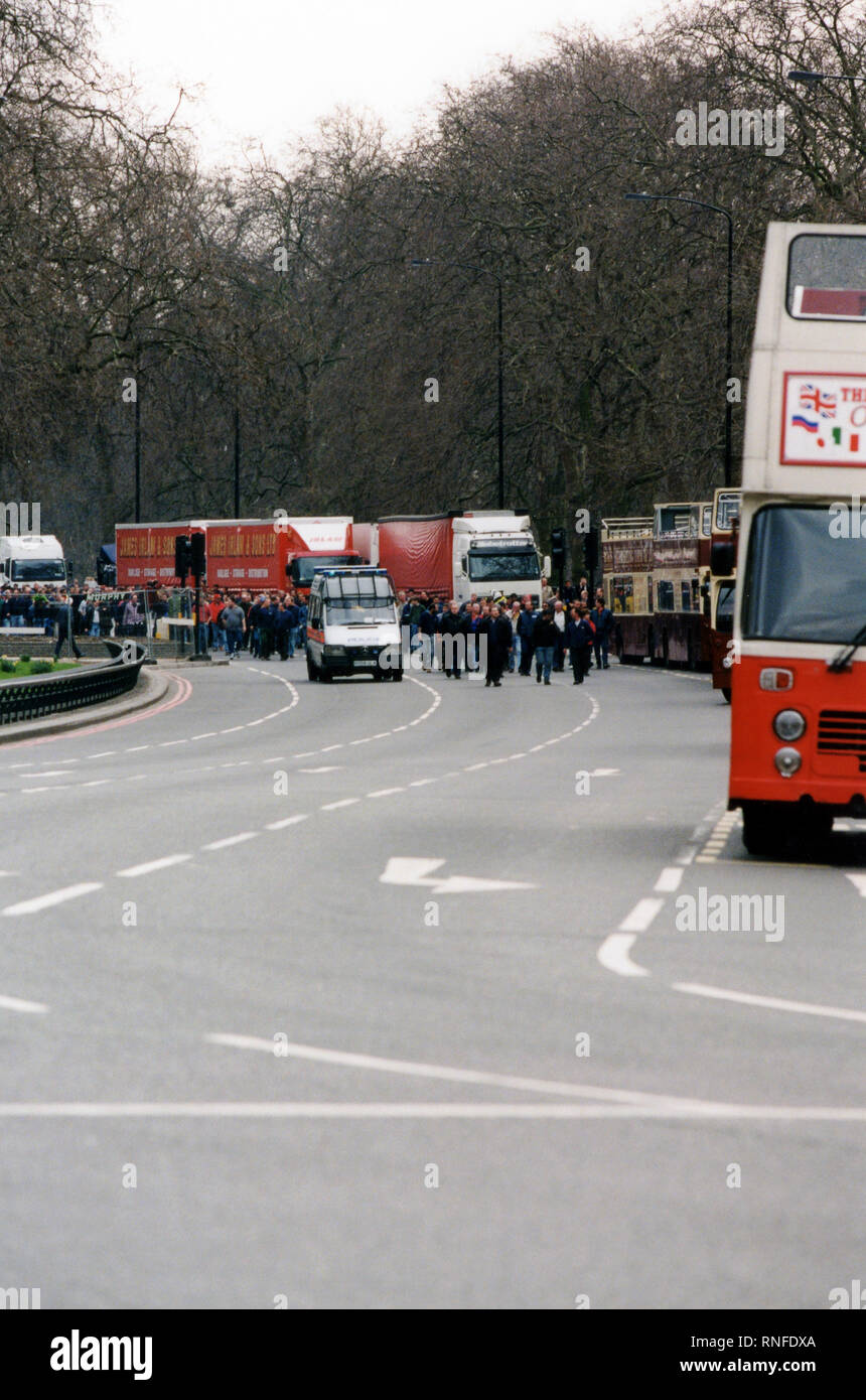 Lorry drivers fuel protest hi-res stock photography and images - Alamy