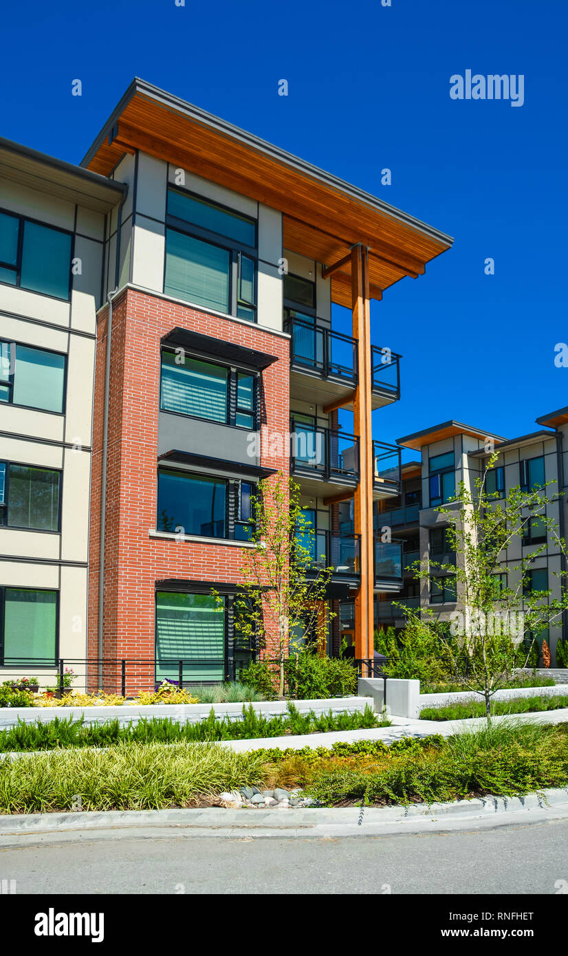 Condo building exterior hi-res stock photography and images - Alamy