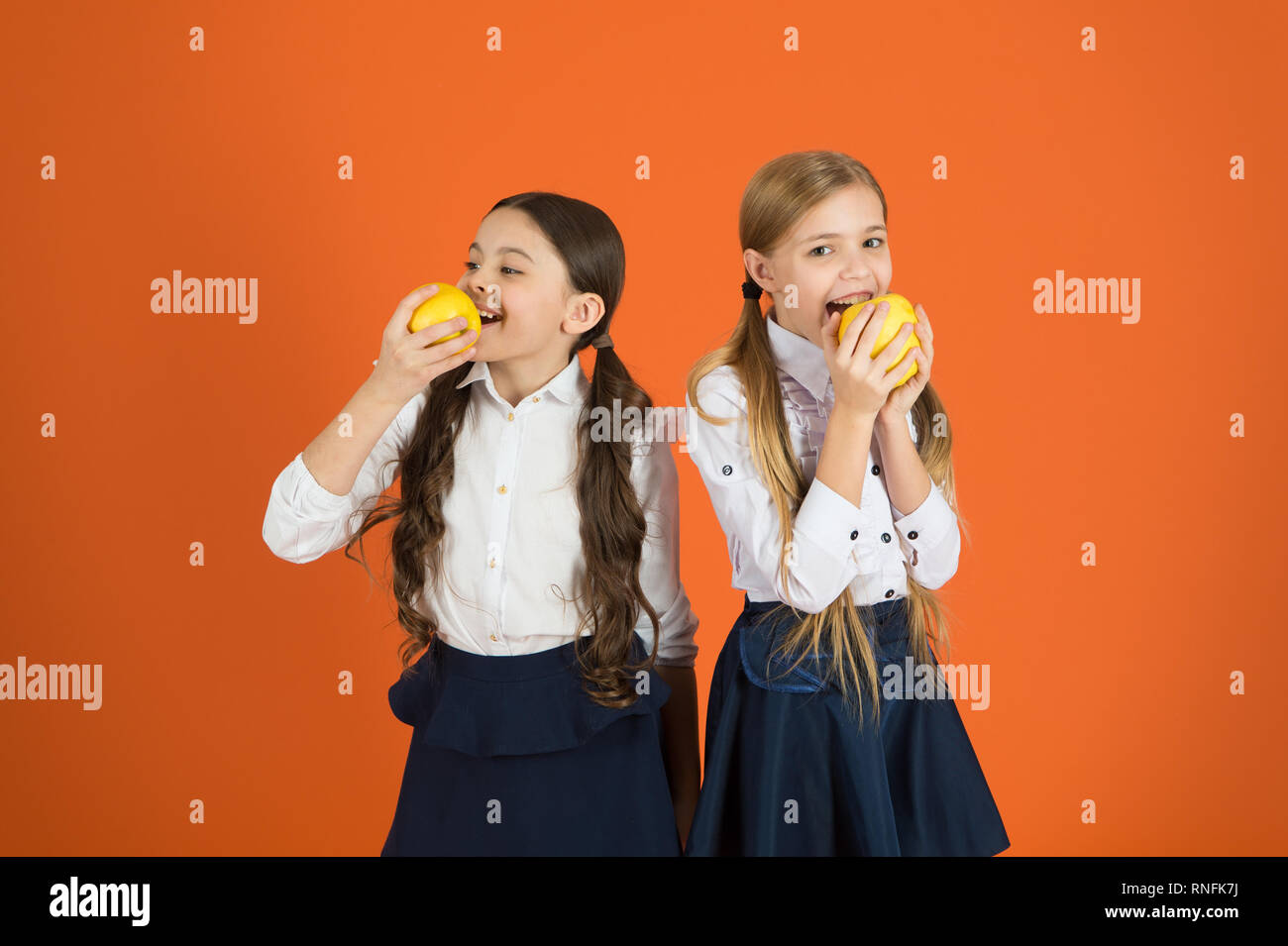 Distributing food student hi-res stock photography and images - Alamy