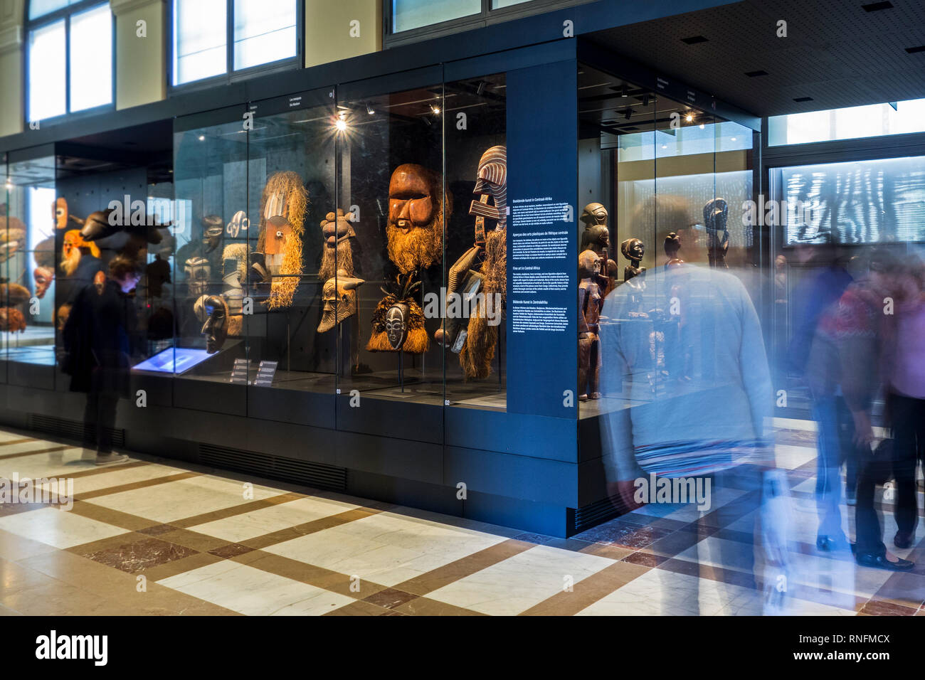 African tribal masks hi-res stock photography and images - Alamy