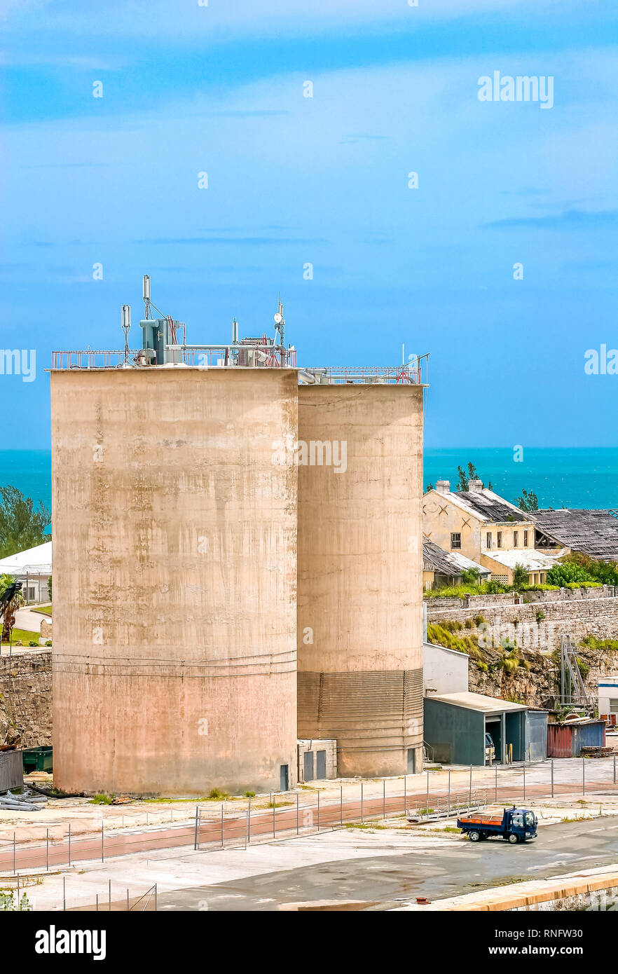 Cement storage silos hi-res stock photography and images - Alamy