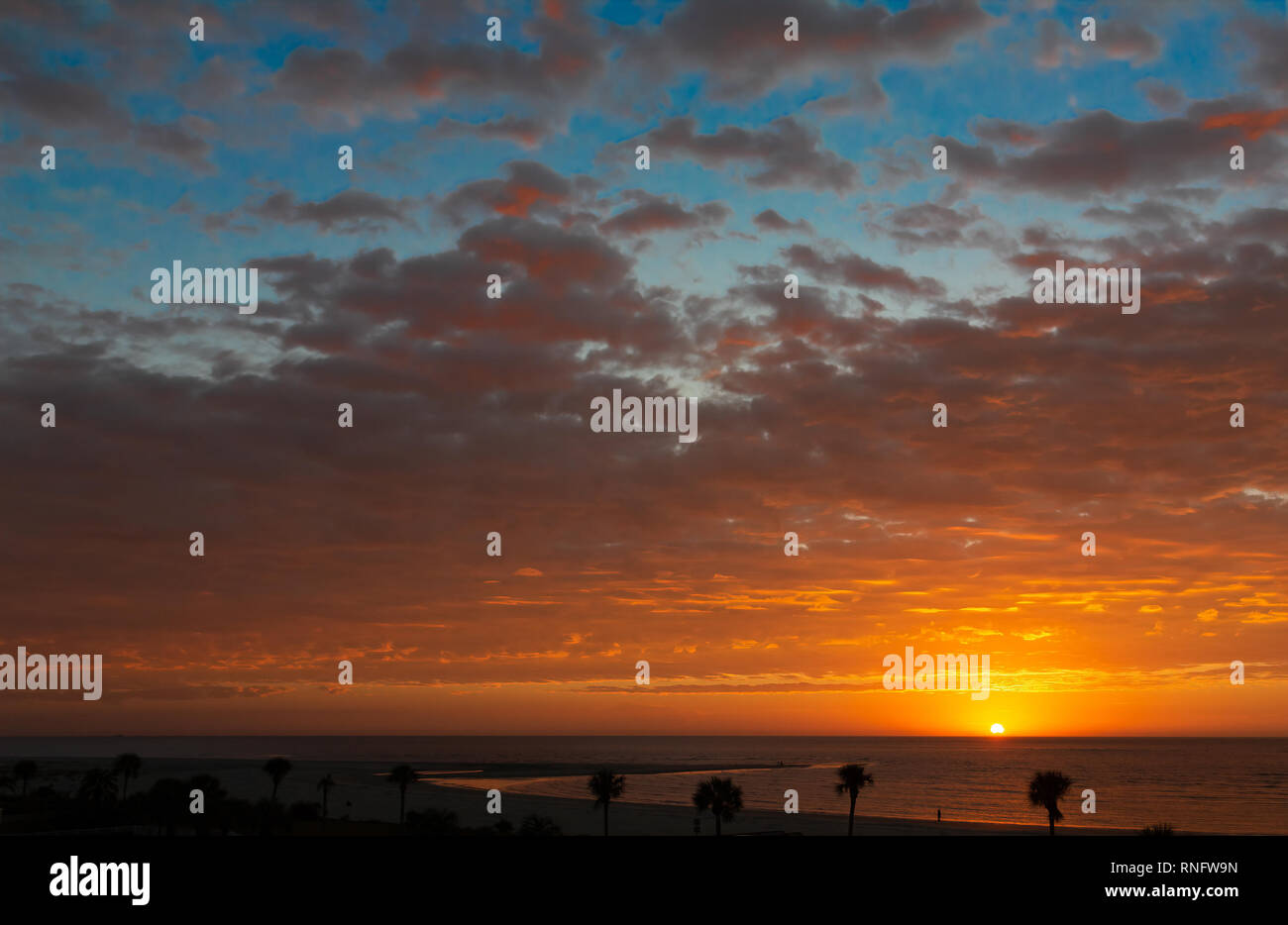 Dawn of light hi-res stock photography and images - Alamy