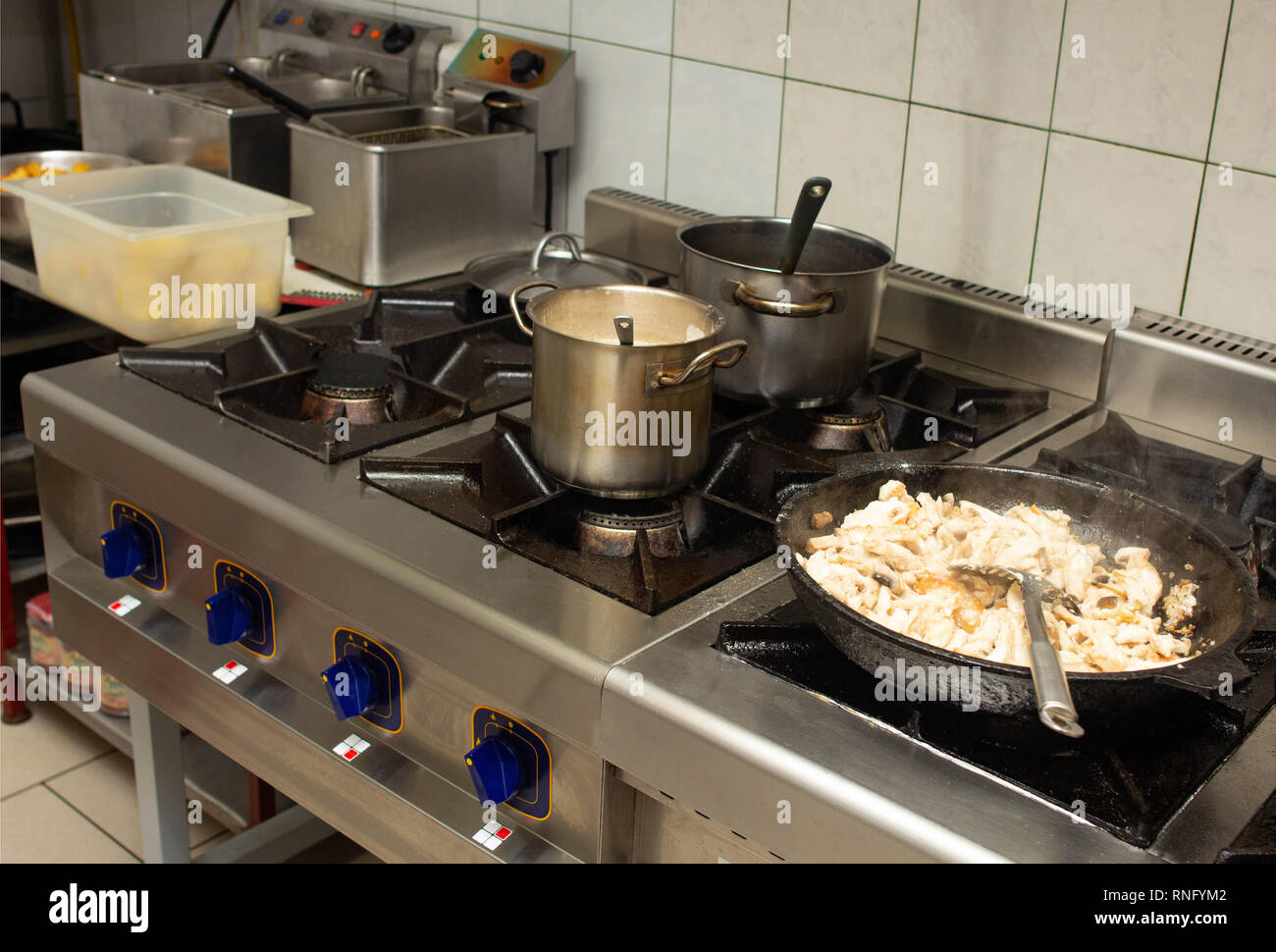 Unsanitary restaurant kitchen hi-res stock photography and images - Alamy