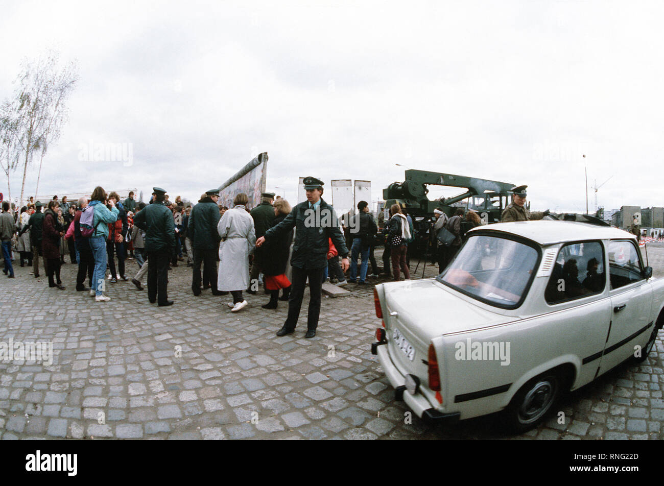 Police monitor traffic returning to East Berlin through the newly ...