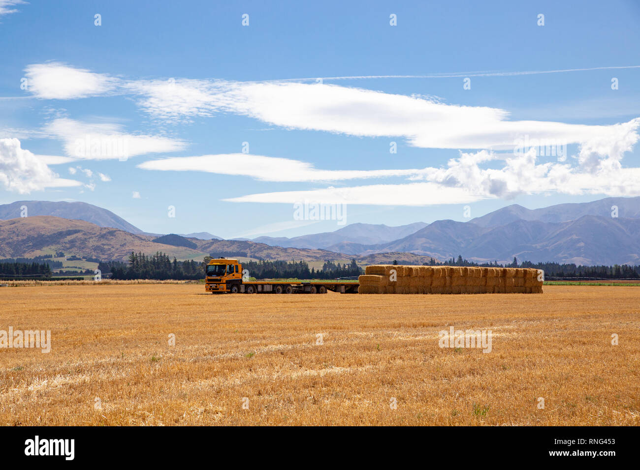 Hay bale truck transport hi-res stock photography and images - Alamy