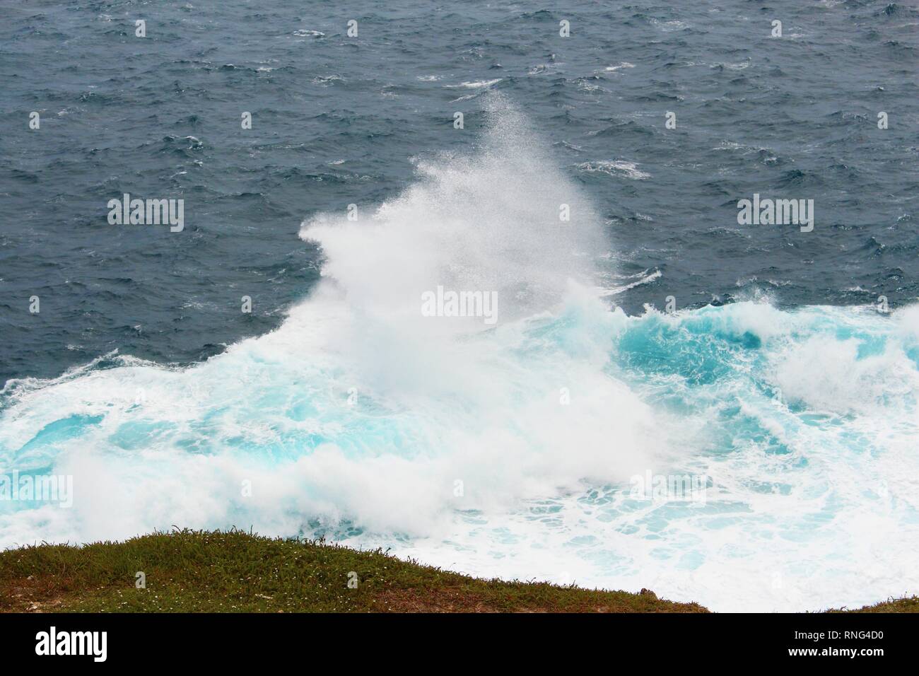 Waves crashing rocks australia hi-res stock photography and images - Alamy