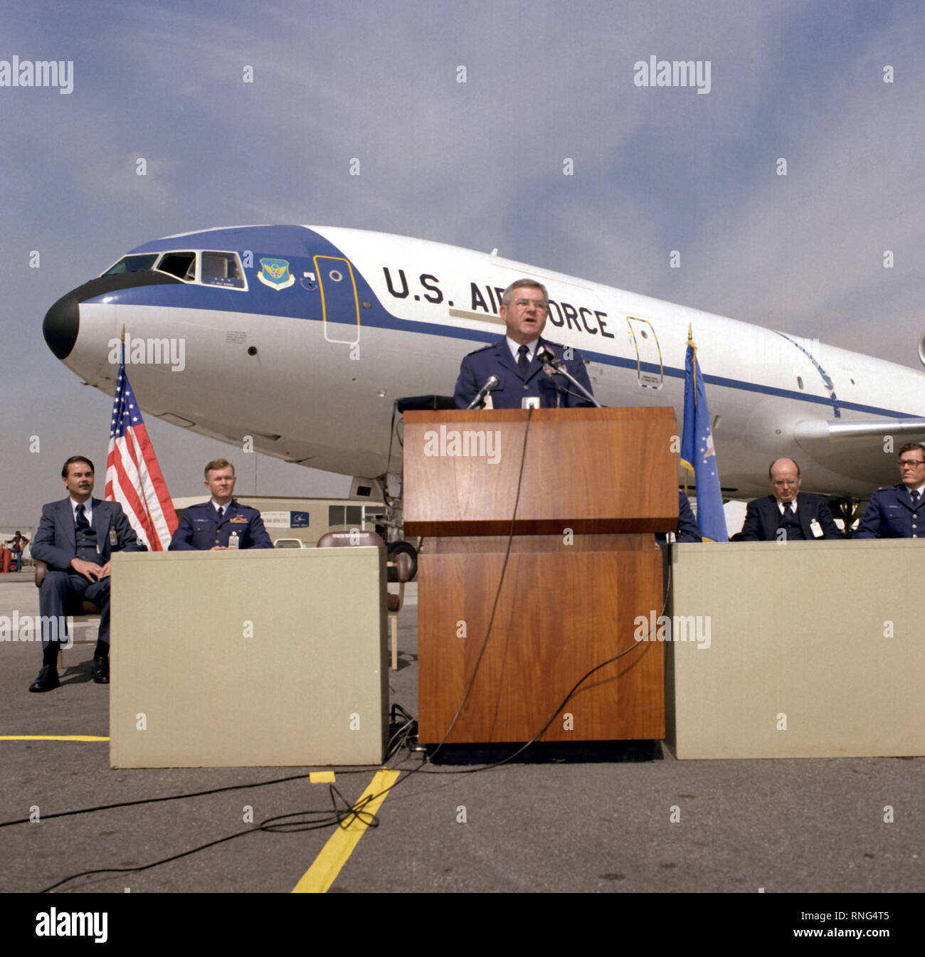 General edgar s harris jr speaking hi-res stock photography and images ...