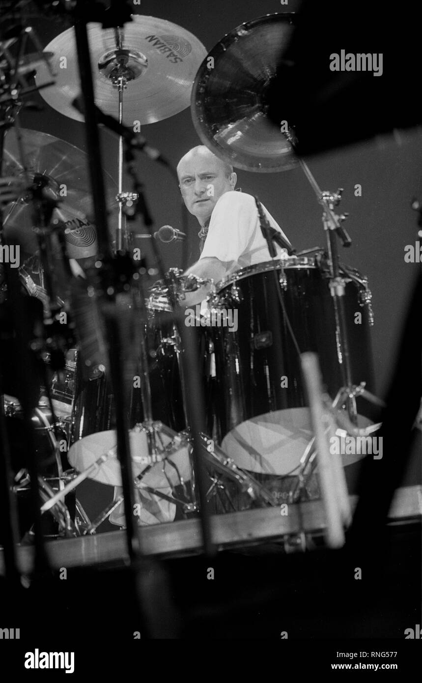 Drummer phil collins Black and White Stock Photos & Images - Alamy