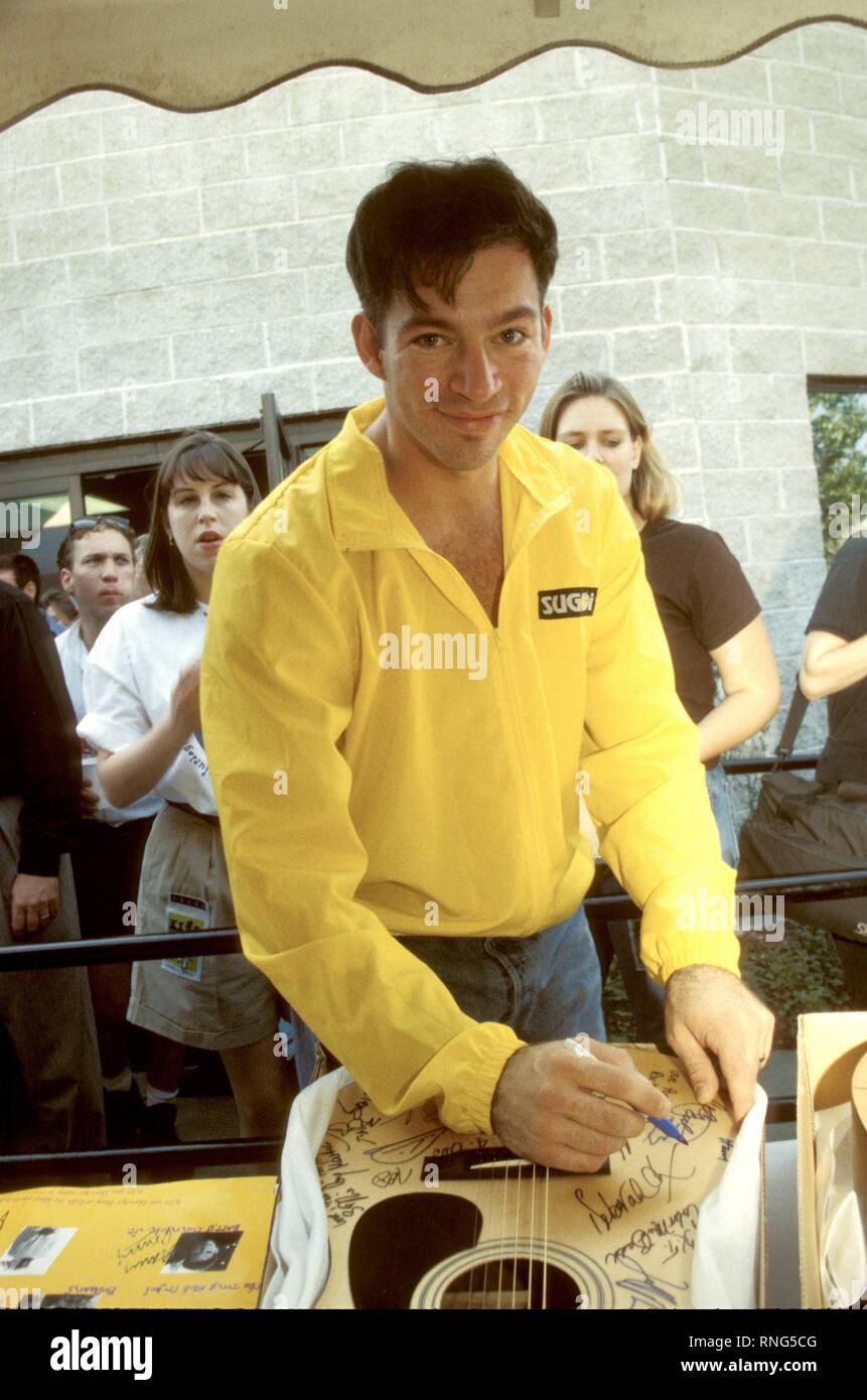 Harry connick jr singing hi-res stock photography and images - Alamy