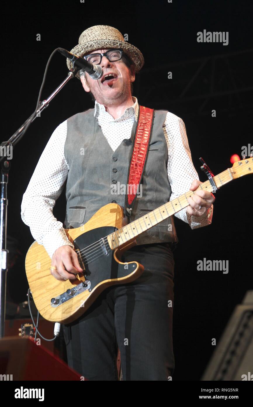 Elvis Costello High Resolution Stock Photography and Images - Alamy