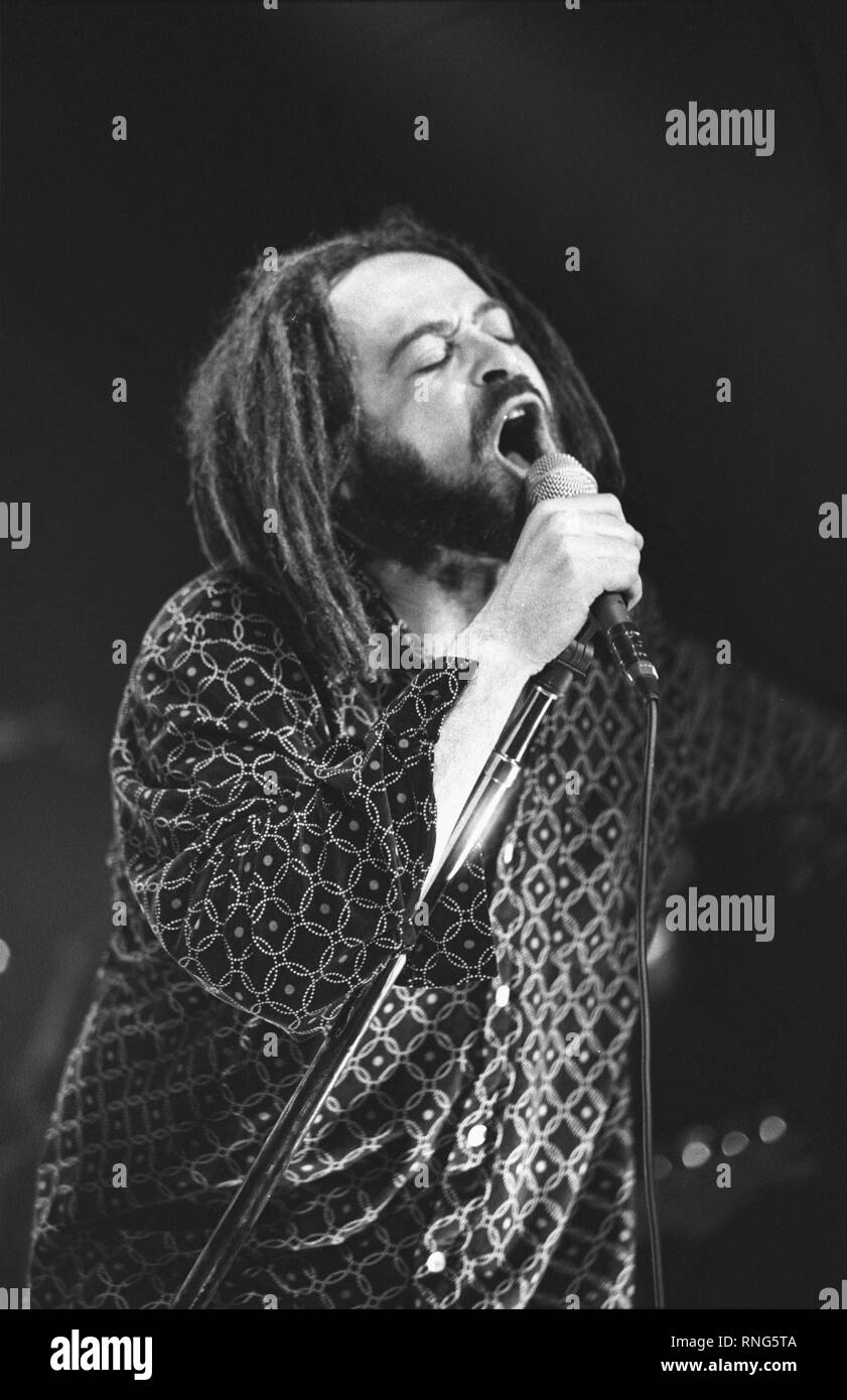 Counting crows performance Black and White Stock Photos & Images - Alamy