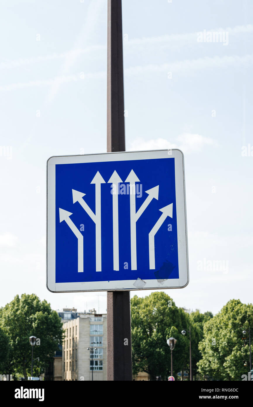Branching arrow hi-res stock photography and images - Alamy