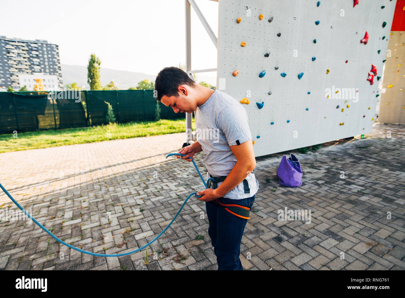 Fitness man while preparing for bouldering on artificial wall Stock ...