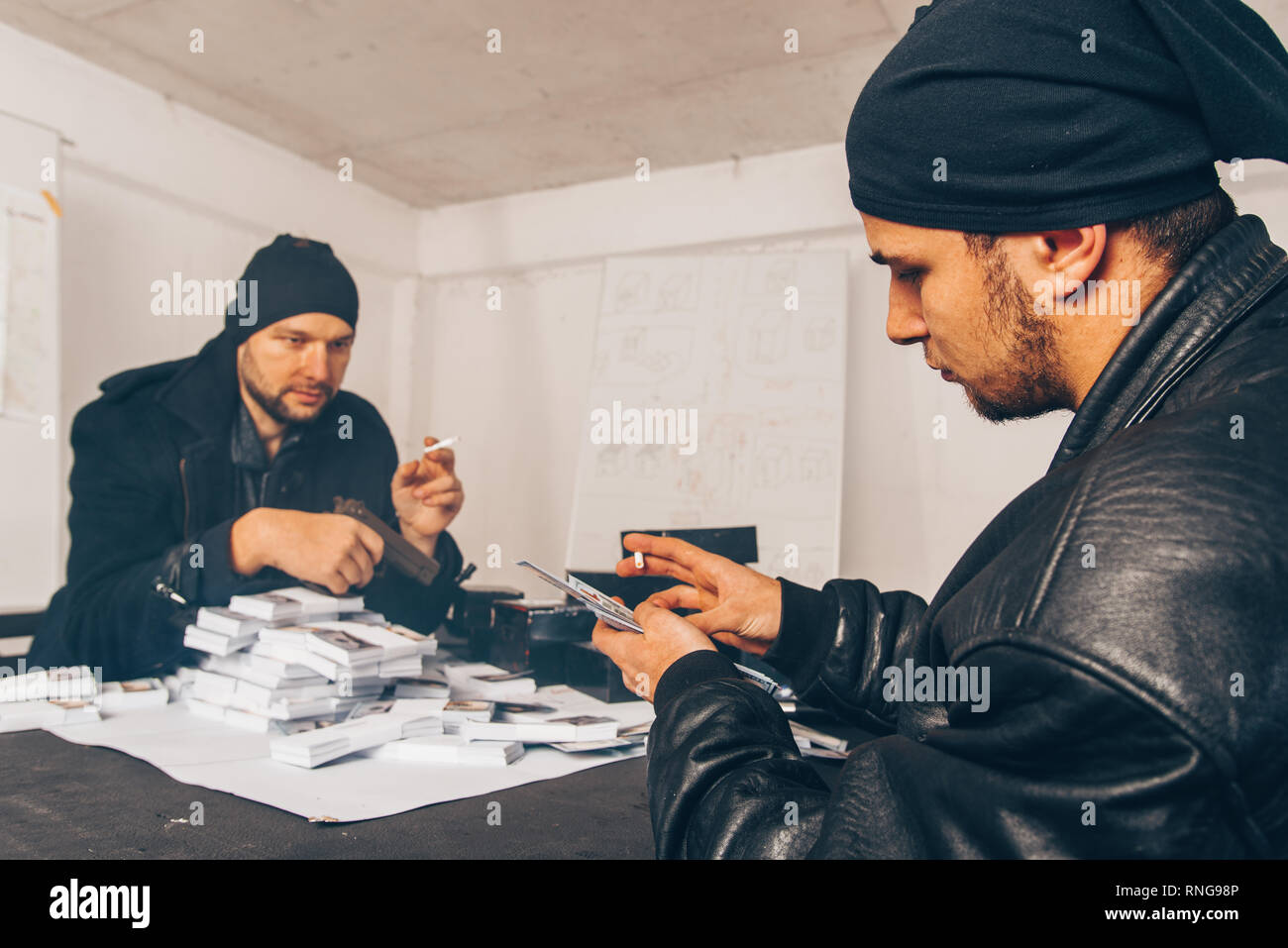 Thief counting money hi-res stock photography and images - Alamy