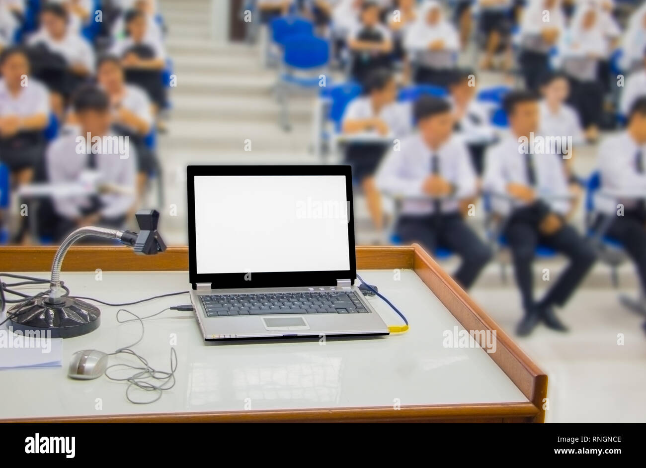 Screen computer classroom research hi-res stock photography and images ...