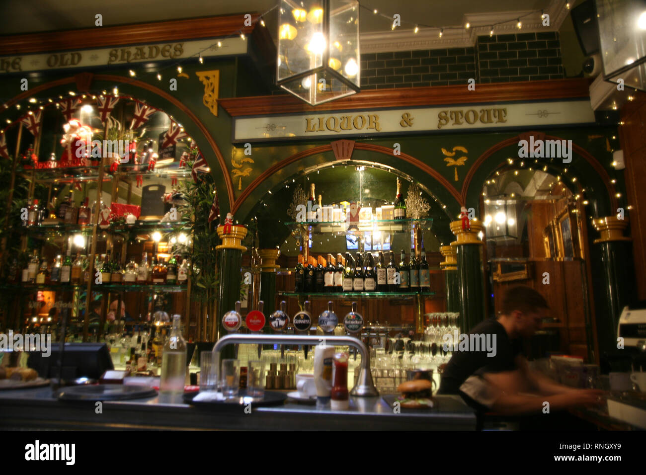 England, London Westminster, Piccadilly, New Year's Day, Pub serving ...