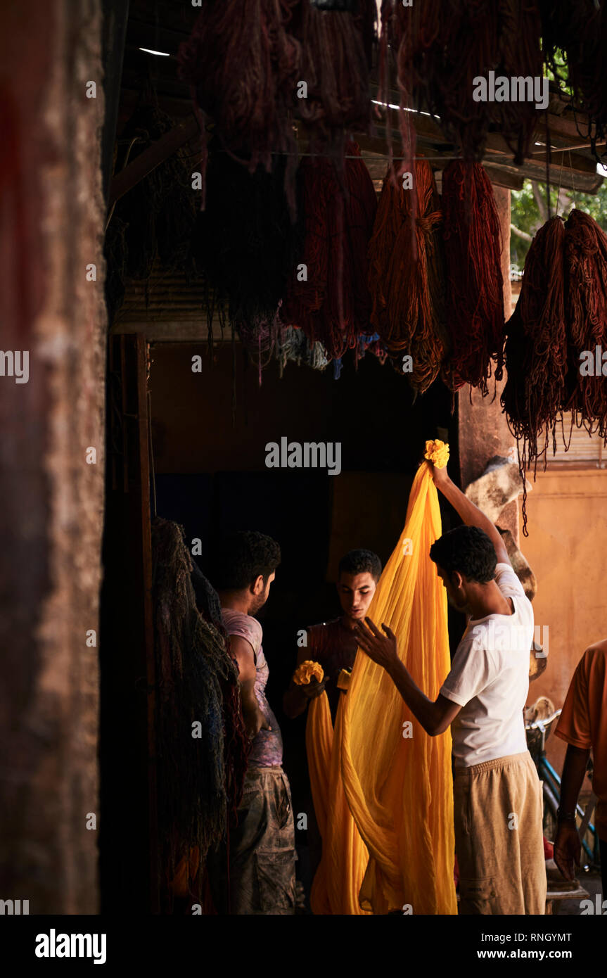 Dying wool hi-res stock photography and images - Alamy