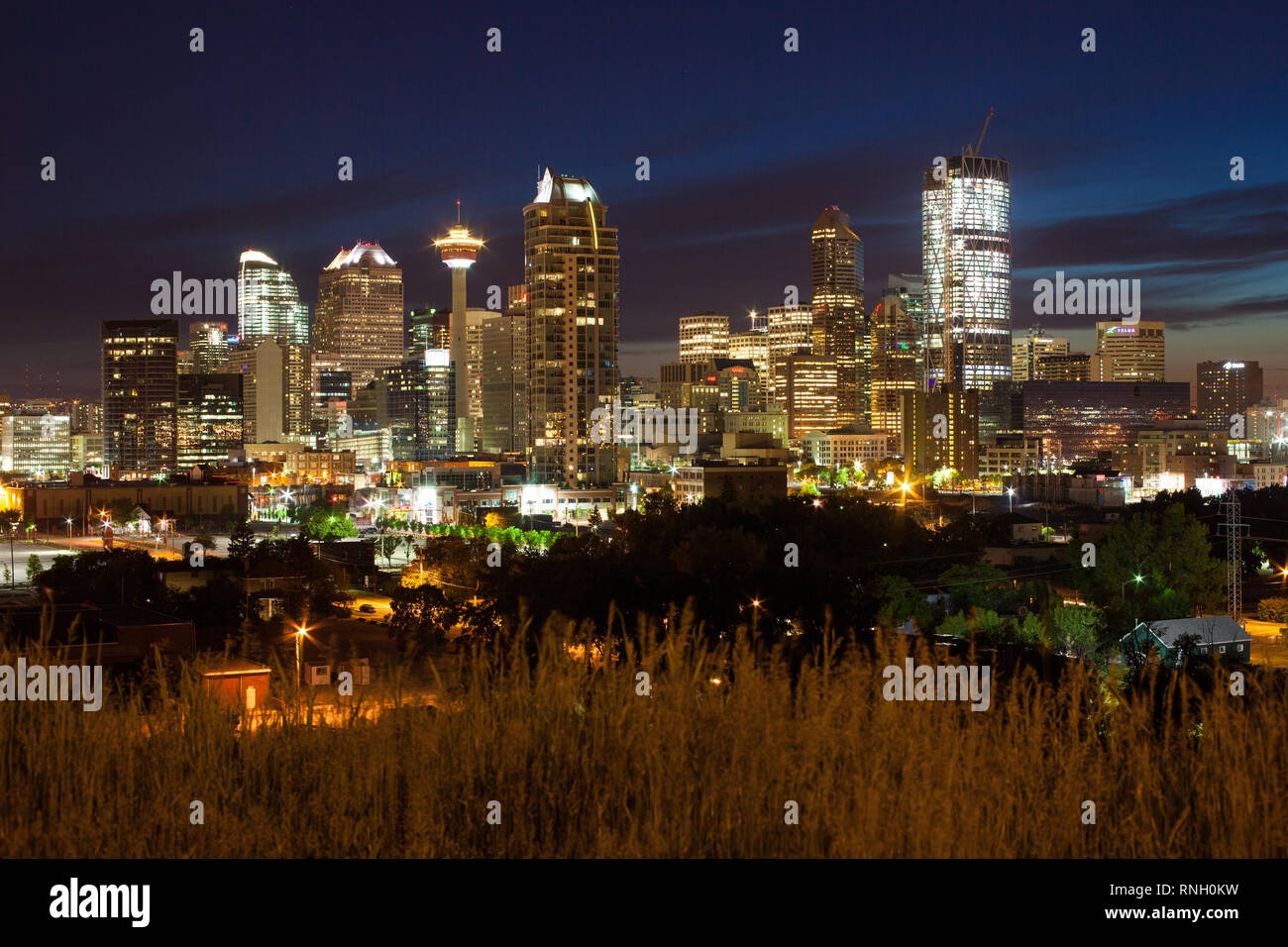 Calgary skyline at dusk hi-res stock photography and images - Alamy