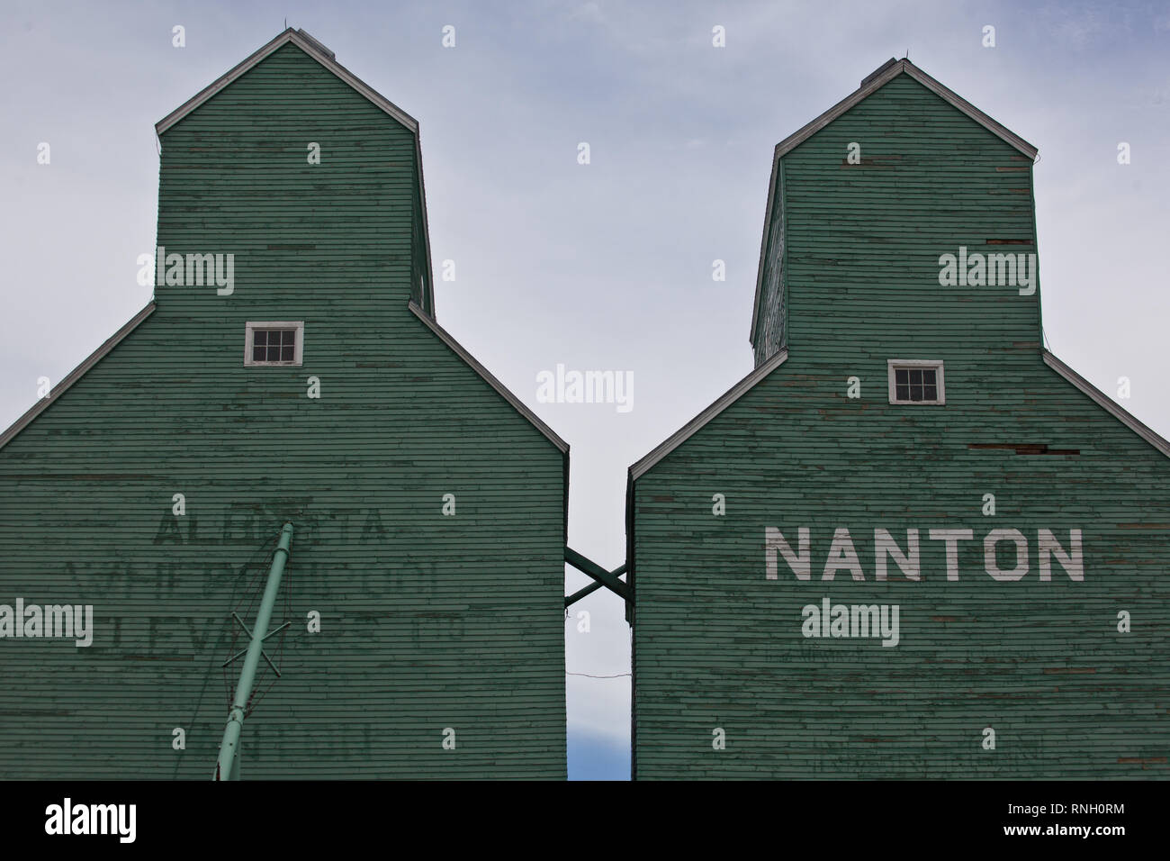Alberta pool grain elevator hi-res stock photography and images - Alamy