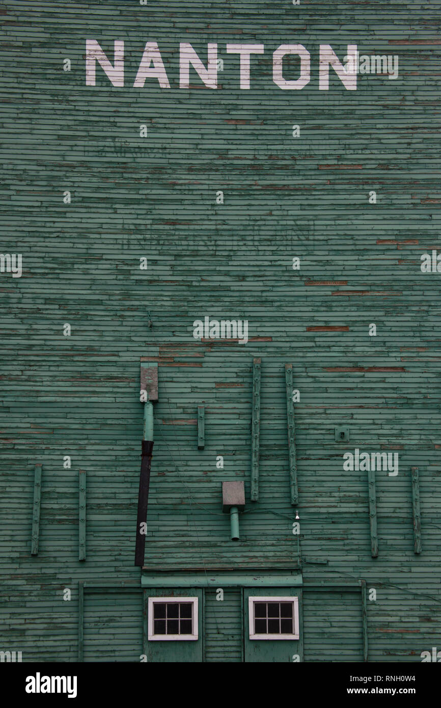 Alberta pool grain elevator hi-res stock photography and images - Alamy