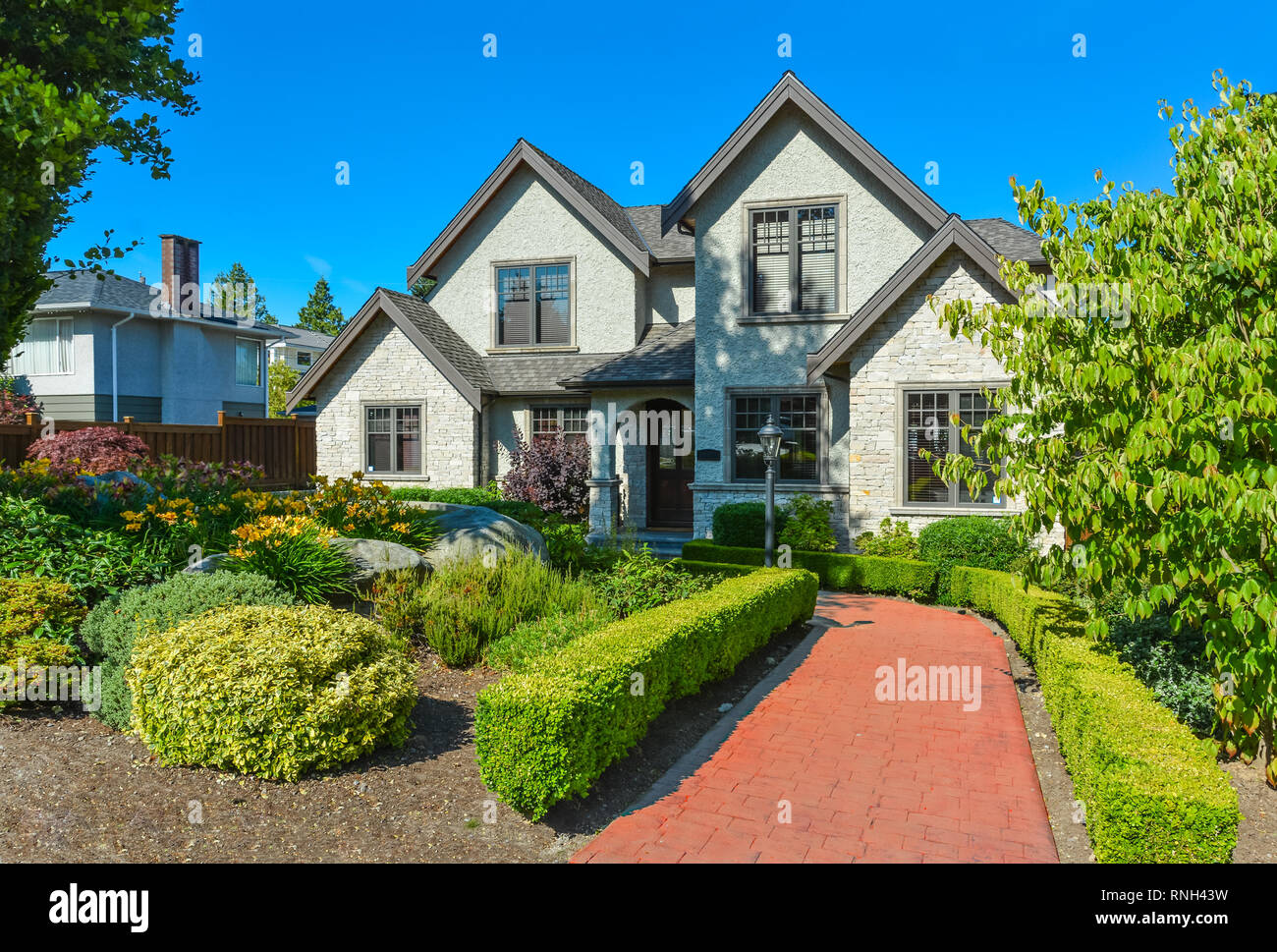 Luxury residential house with red paved pathway to the entrance Stock ...
