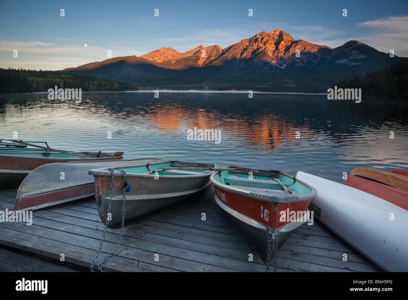 Pyramid Lake, Jasper National Park, Alberta, Canada Stock Photo - Alamy
