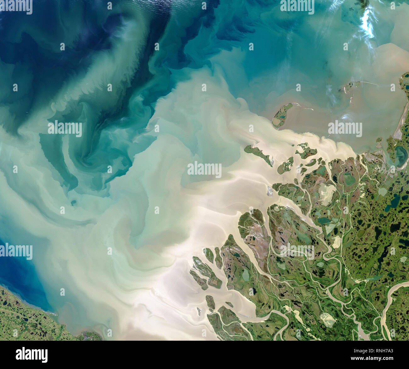 Mackenzie river canada hi-res stock photography and images - Alamy