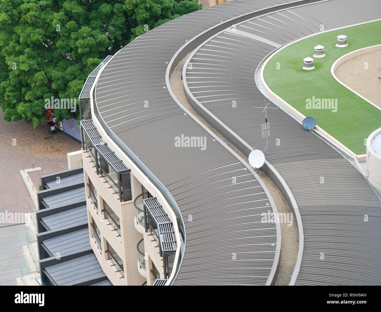 Curved roof hi-res stock photography and images - Alamy