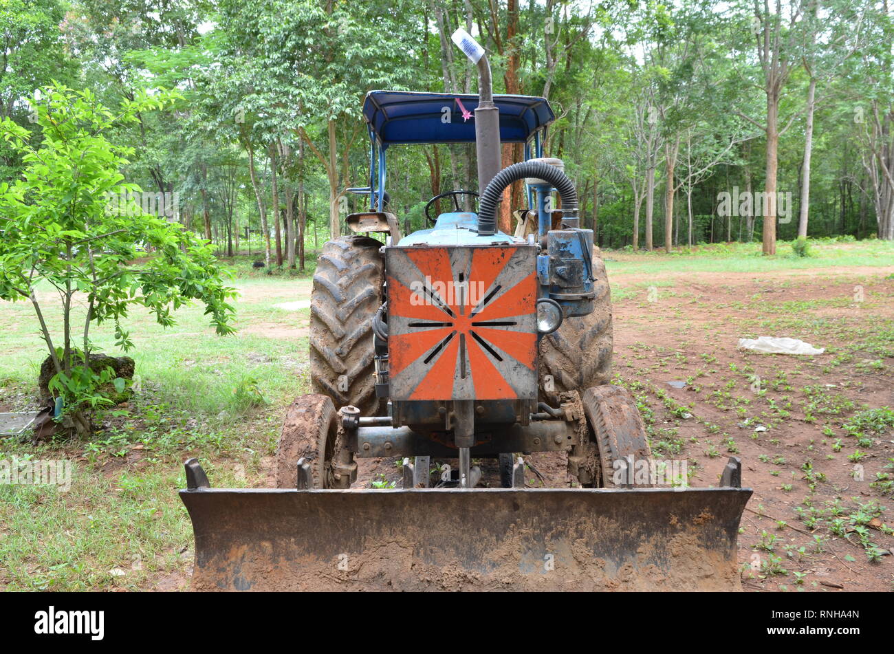 Tractor in a field, agricultural scene Stock Photo - Alamy
