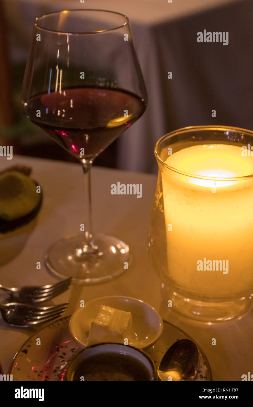 Candle light dinner hi-res stock photography and images - Alamy