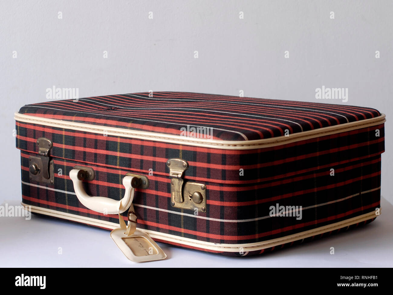 Vintage suitcase lined in fabric, with metal clasps and Bakelite handle ...
