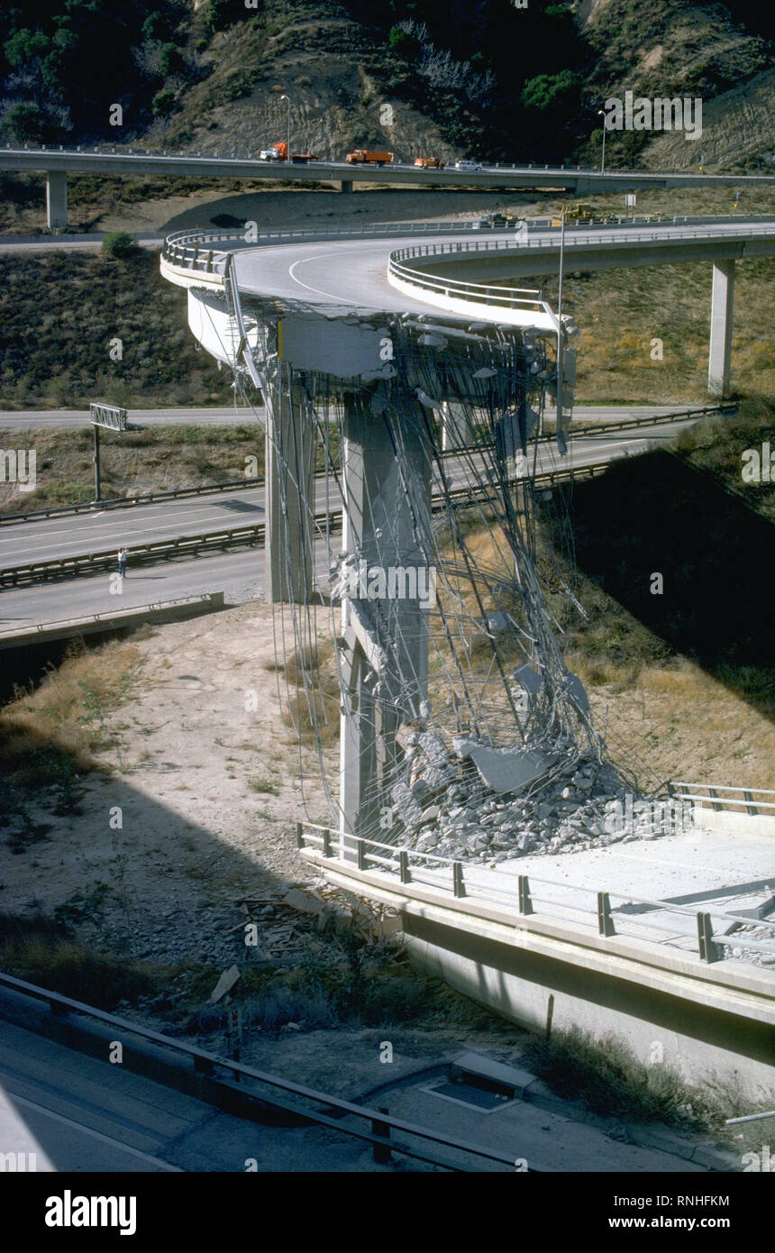 Earthquake freeway hi-res stock photography and images - Alamy