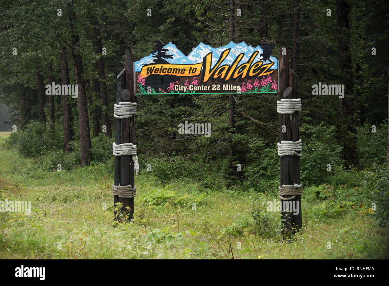 Welcome sign at alaska highway hi-res stock photography and images - Alamy