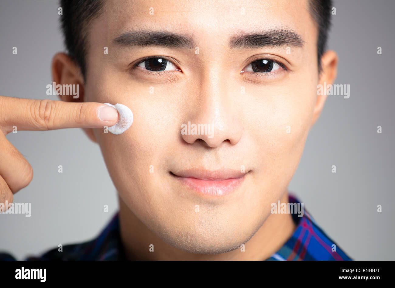 Man applying lotion hi-res stock photography and images - Alamy