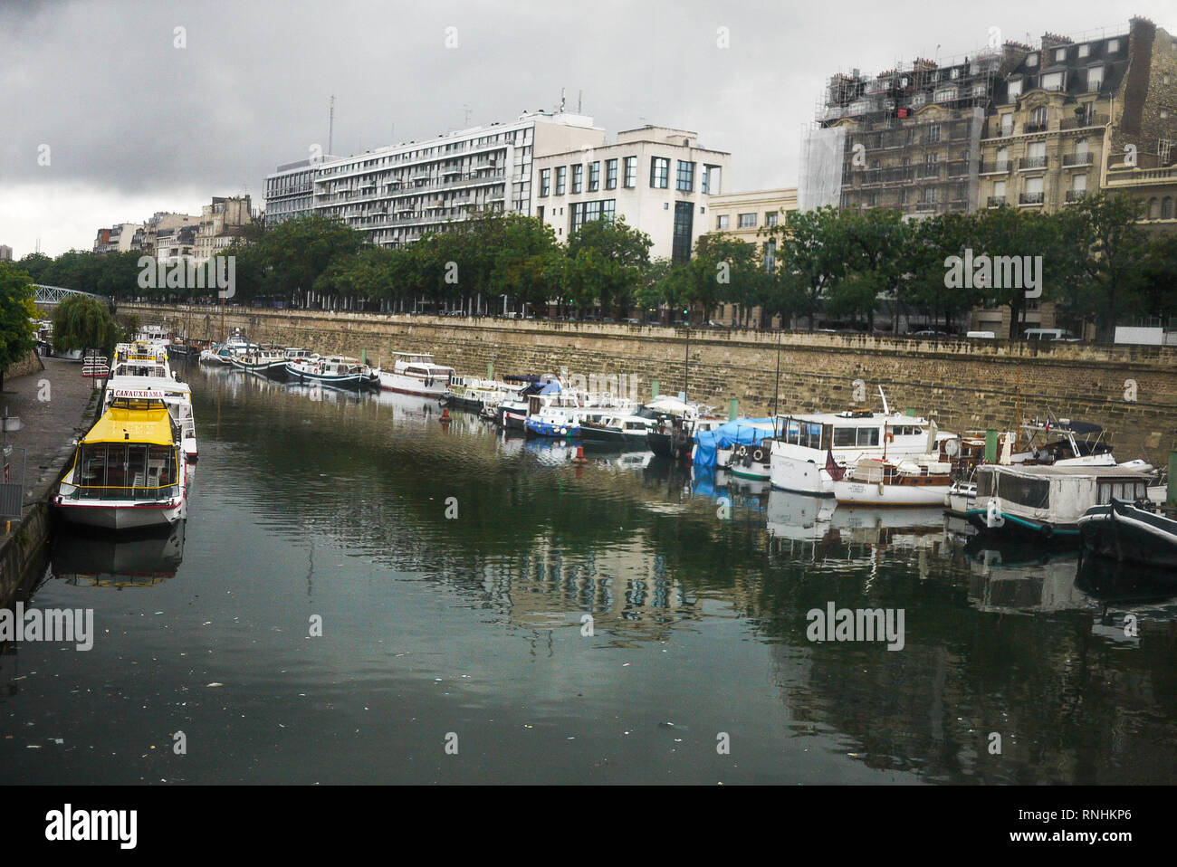 Harbor paris hi-res stock photography and images - Alamy