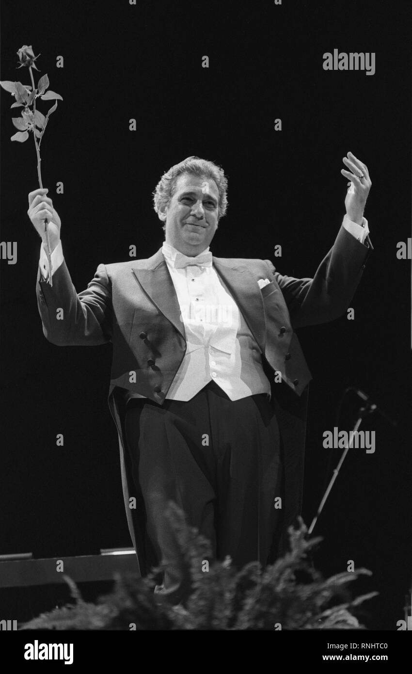 Placido domingo singer hi-res stock photography and images - Alamy