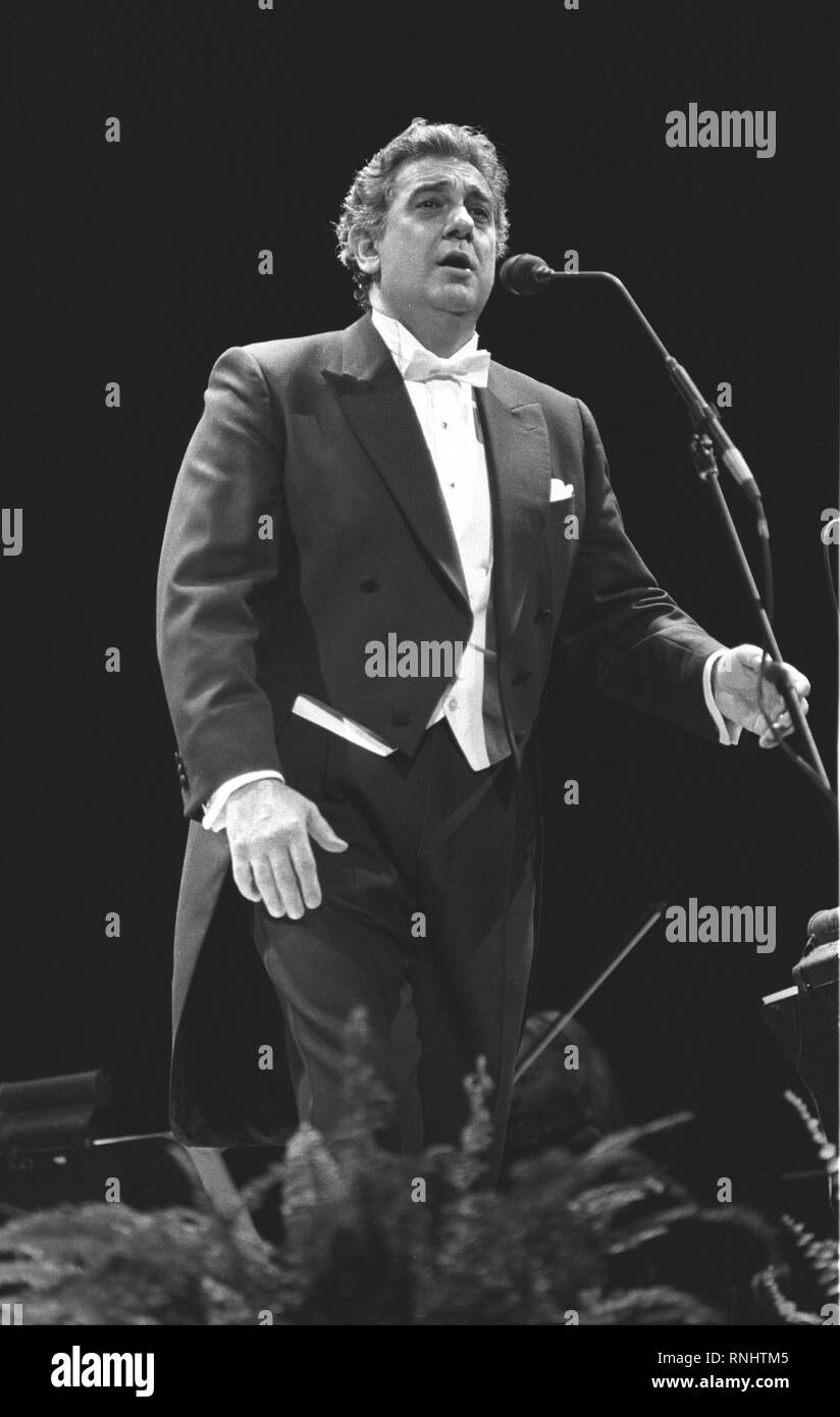 Placido domingo singer hi-res stock photography and images - Alamy