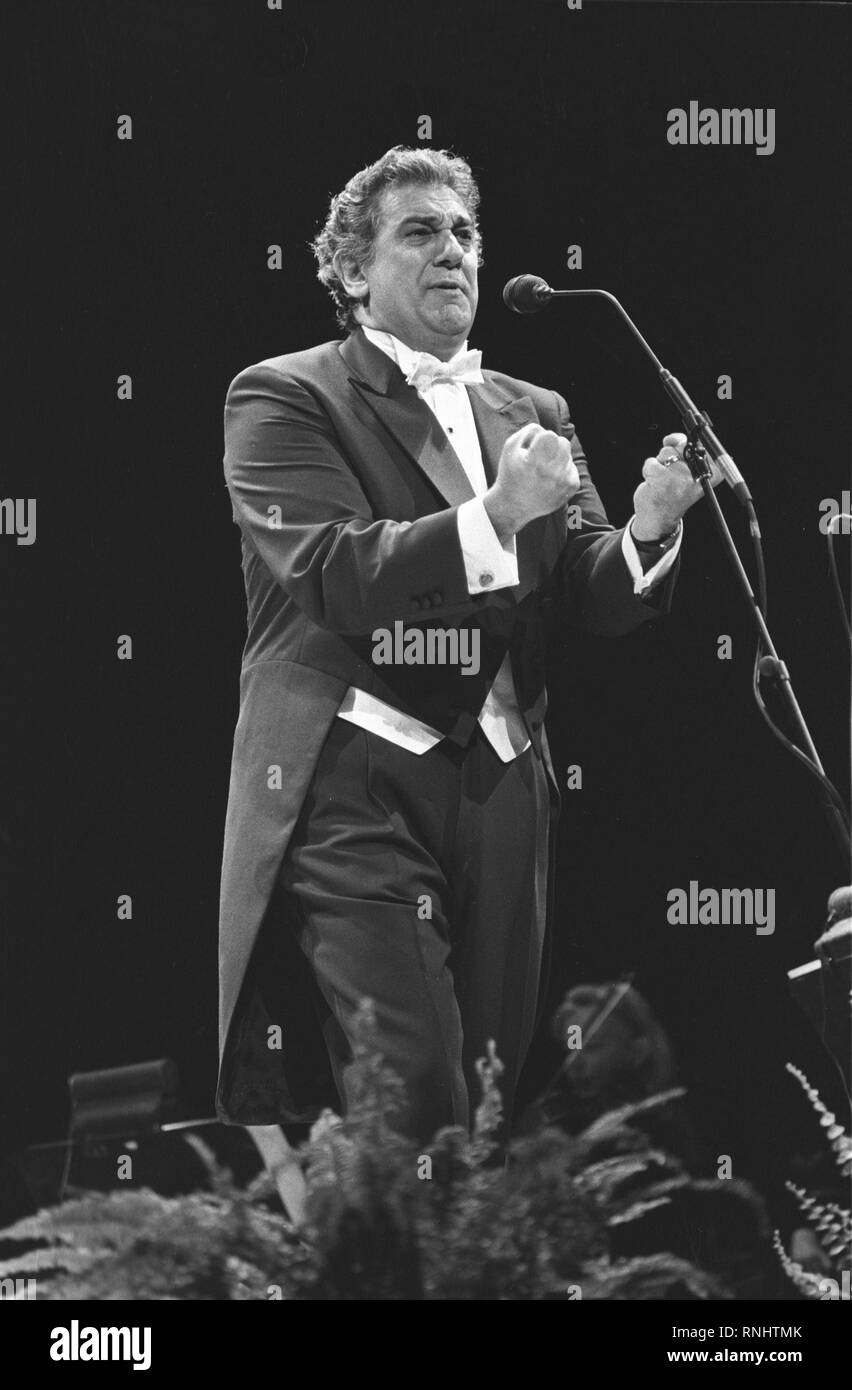 Placido domingo singer hi-res stock photography and images - Alamy