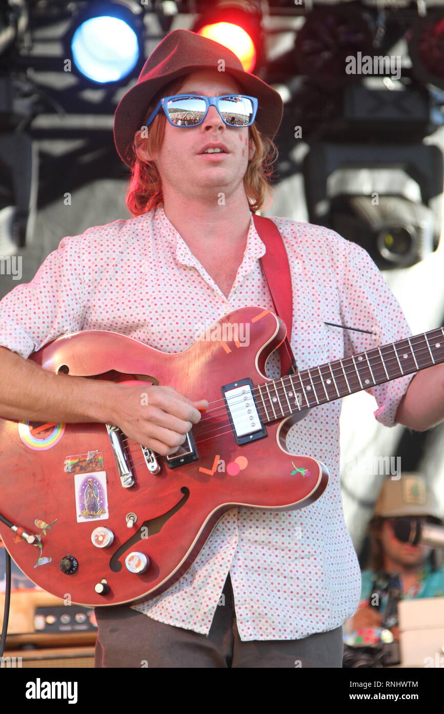 Dr dog band hi-res stock photography and images - Alamy