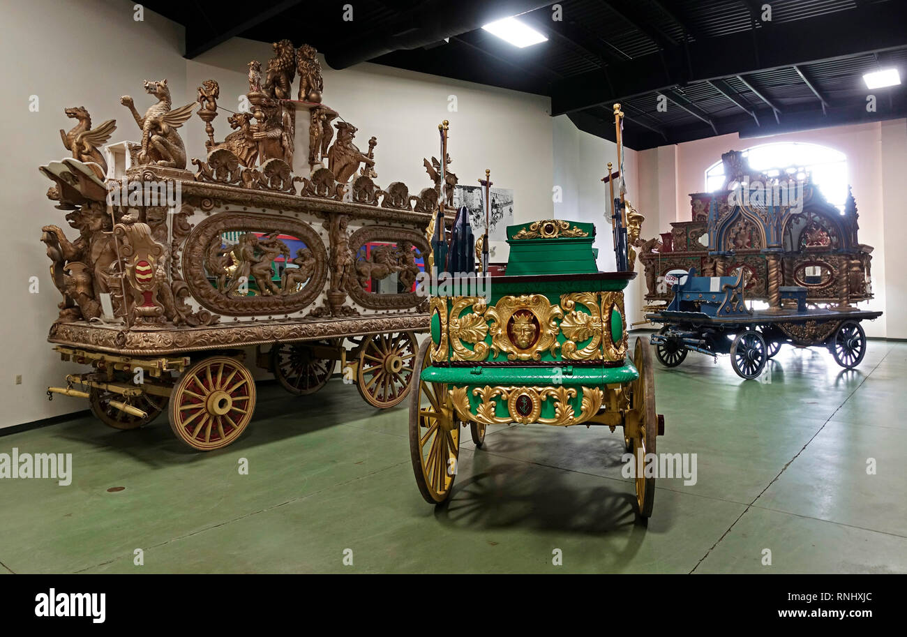 Circus wagons hi-res stock photography and images - Alamy