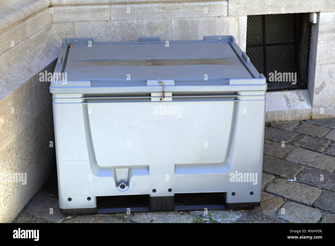 Plastic pallet box hi-res stock photography and images - Alamy