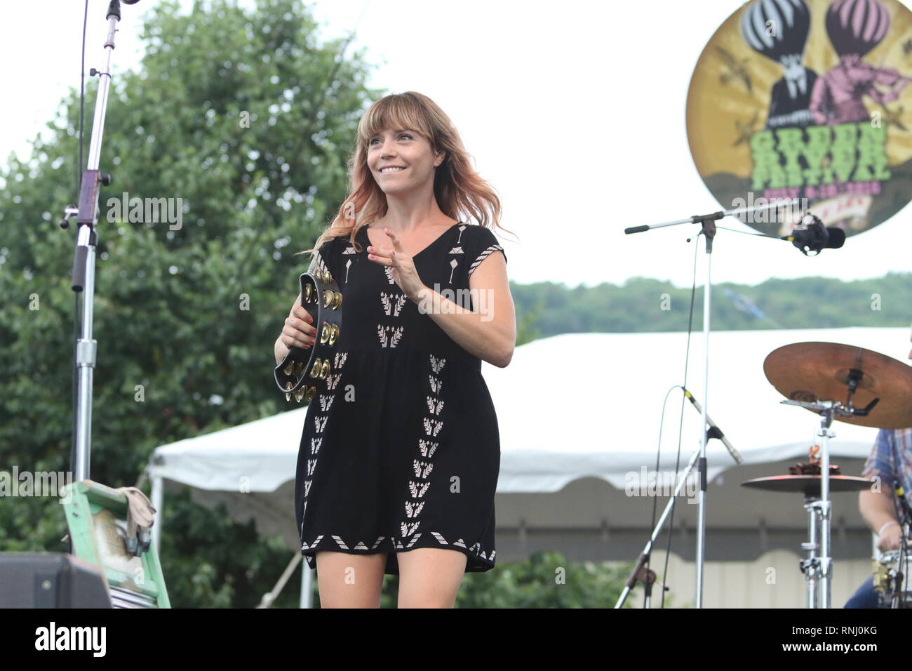 Liz beebe performing hi-res stock photography and images - Alamy