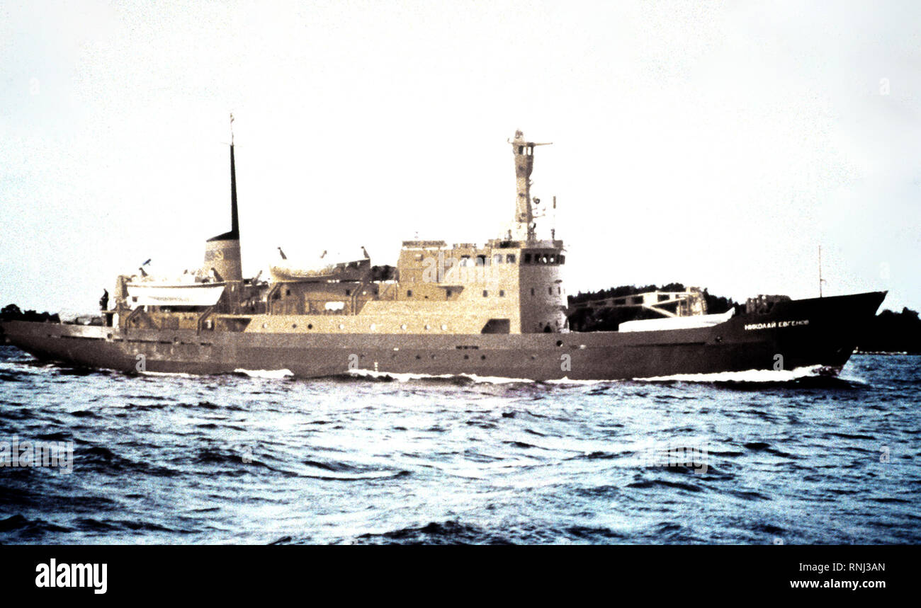 1980s soviet ships hi-res stock photography and images - Alamy