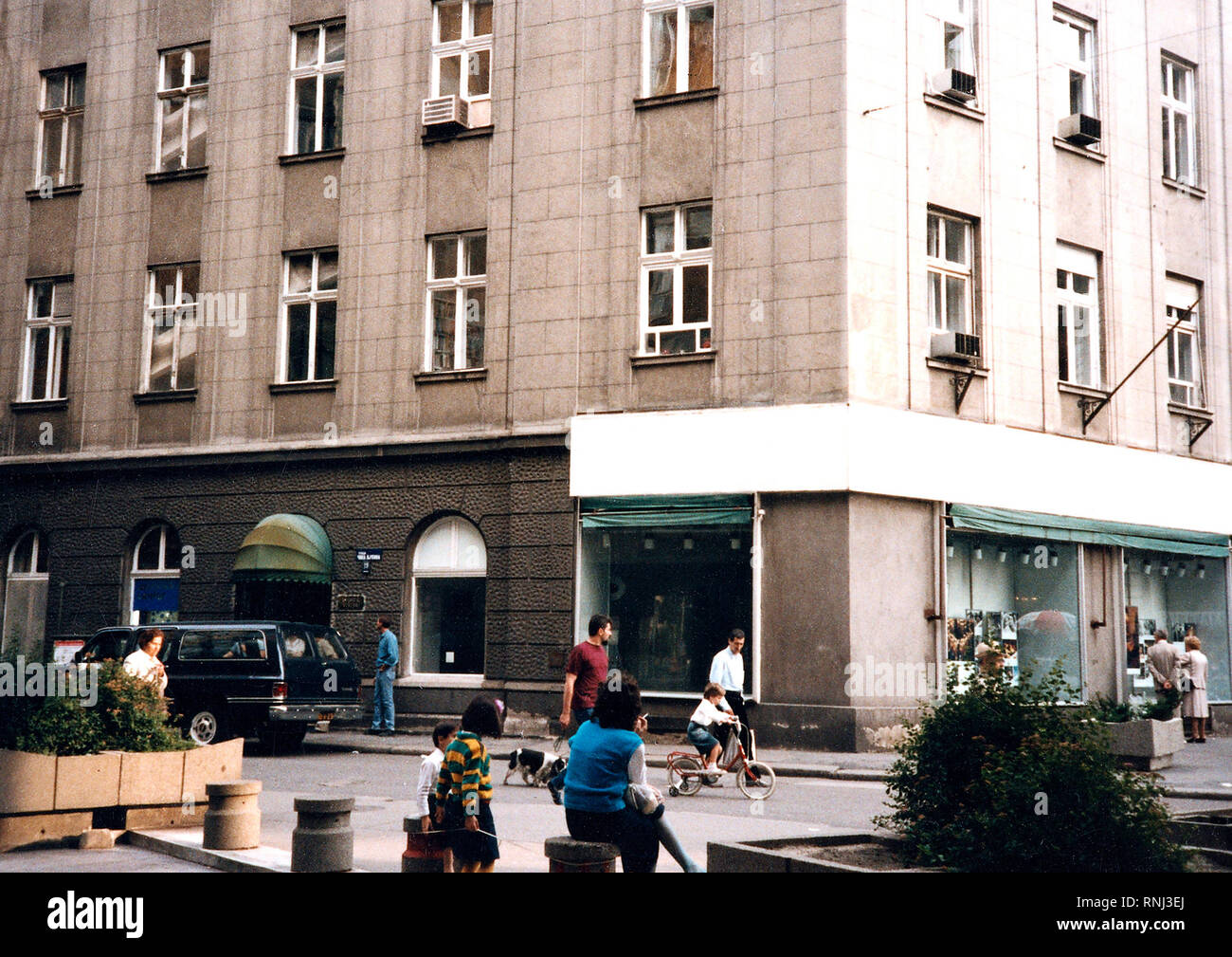 Belgrade - Annex Office Building - 1986 Stock Photo - Alamy