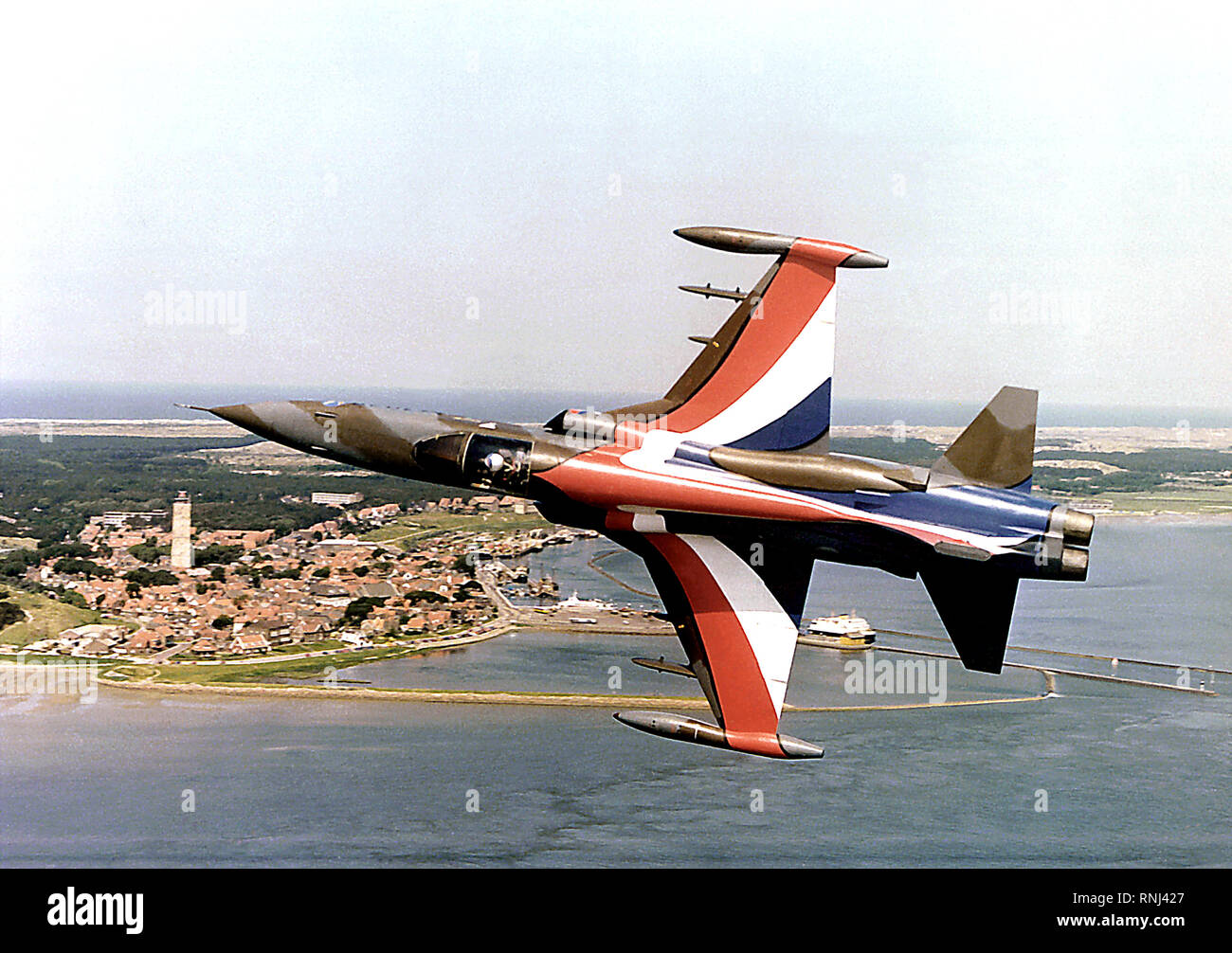 1981 - Top view of a Royal Netherlands Air Force NF-5 aircraft, banking ...