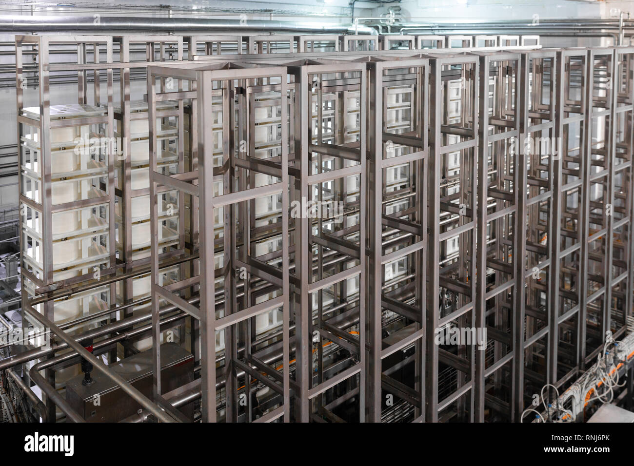 Pipe racks hi-res stock photography and images - Alamy